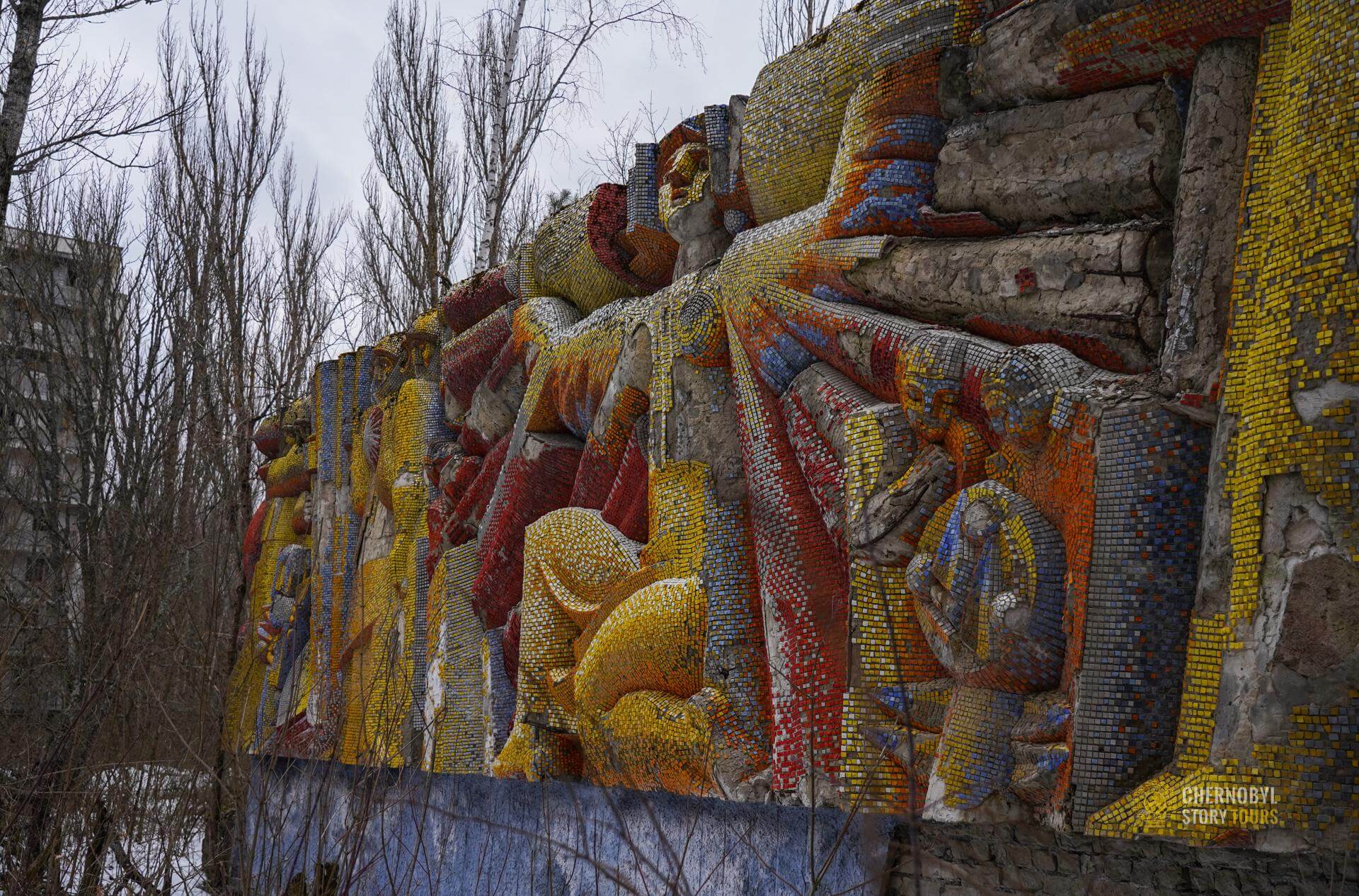 Mosaics Along the Main Avenue in Pripyat - Chernobylstory.com